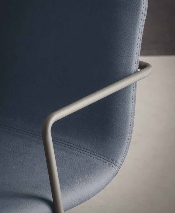 Fluid / C Hocker von Zamagna - Hocker