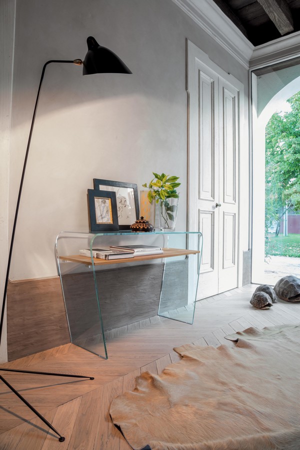 Fixed console in curved glass and shelf in glass or Altamura wood by Tonin