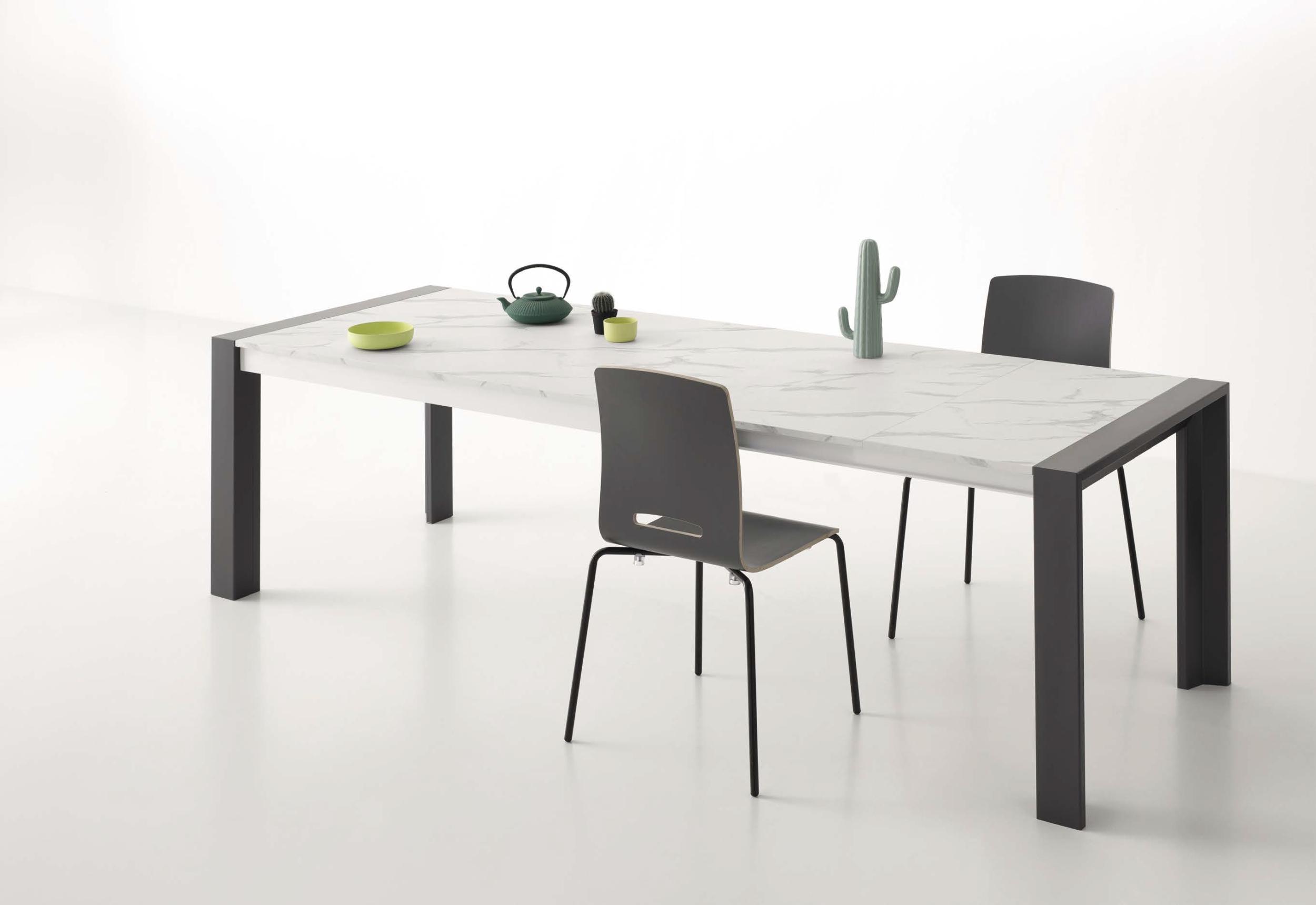 Milano extendable table by Point House