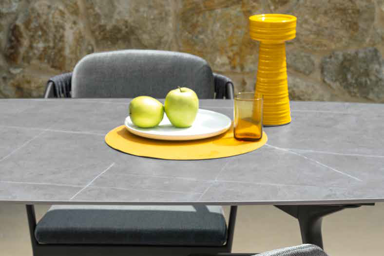 Nova dining table by Talenti