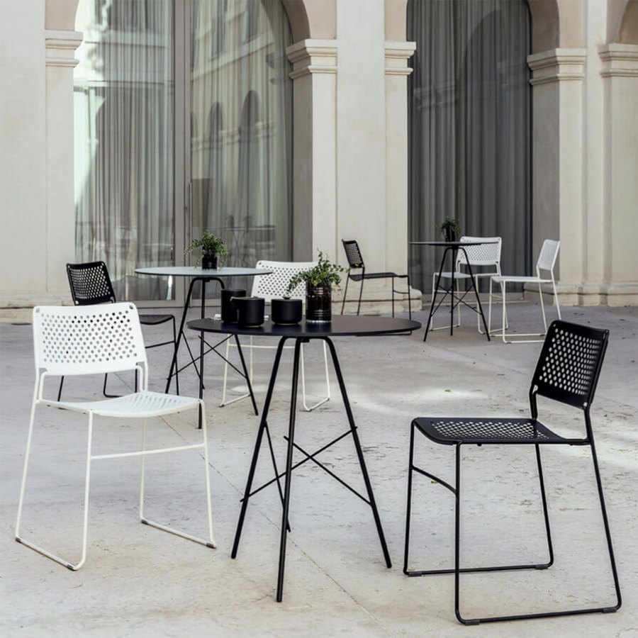 Chaise en métal empilable Slim SM pour l'intérieur et l'extérieur par Midj
