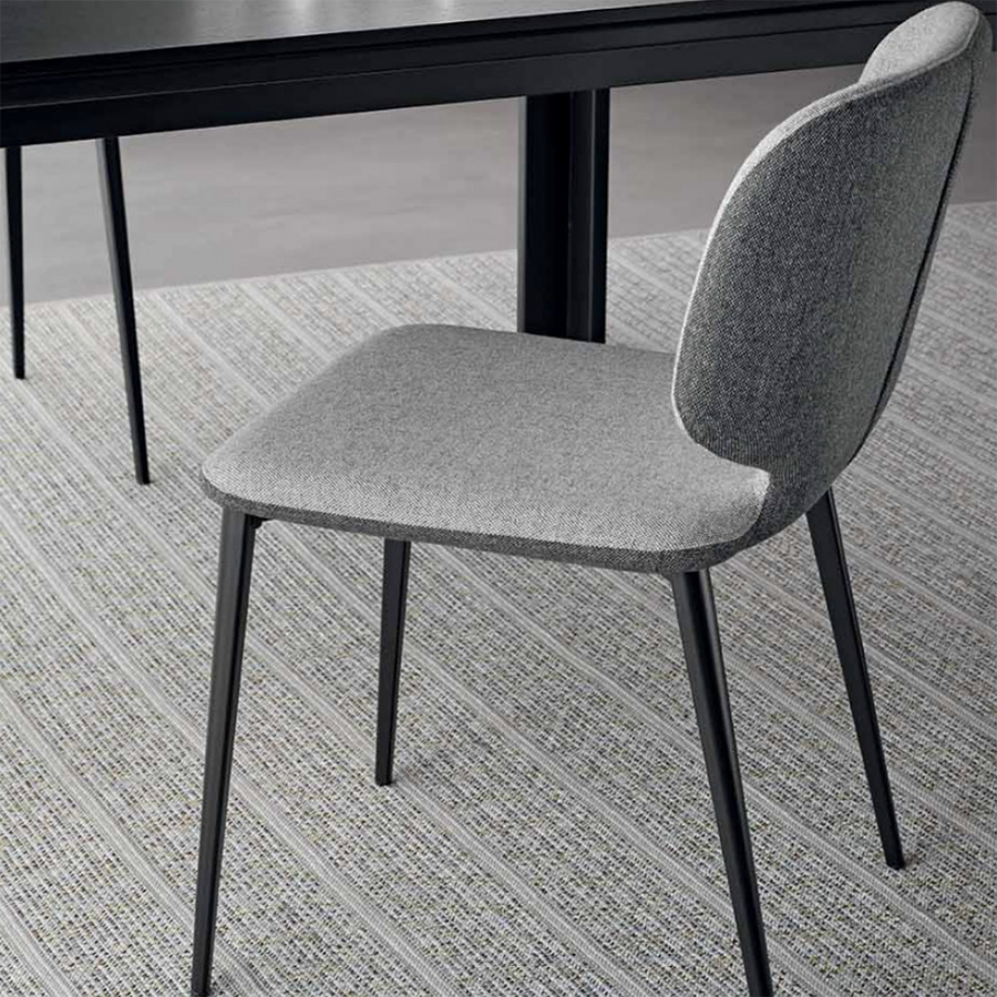 Chaise en métal Wrap SM TS recouverte de tissu ou de cuir par Midj